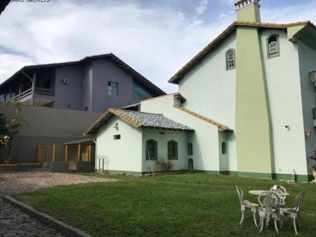 Maravilhosa casa para venda na Vila Oliveira! Excelente casa com 4 dormitórios, sendo 1 suítes, sal