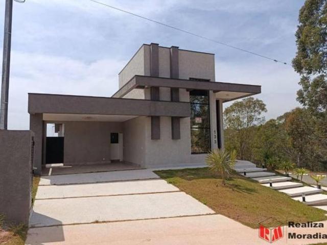 Maravilhosa Casa Térrea à Venda no Condomínio Sta. Maria Nature – Jandira Granja Viana