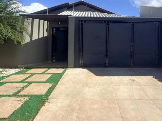 Maravilhosa Casa Térrea Rica em Armários Planejados