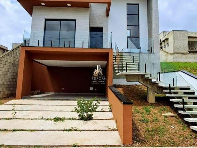 Maravilhosa Casa 150m² à venda com 3 quartos 1suíte, 4 vagas