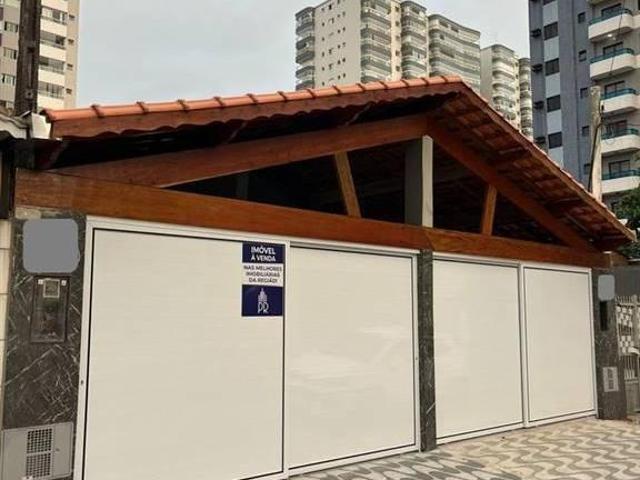 Maravilhosa casa, 200 metros da praia, 2 dorms 1 suíte, com planejados !