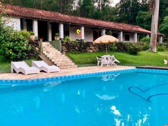 Maravilhosa chácara a venda em Pinhalzinho, interior de SP, com área de 38.982m², 03 dorm sendo 01 s
