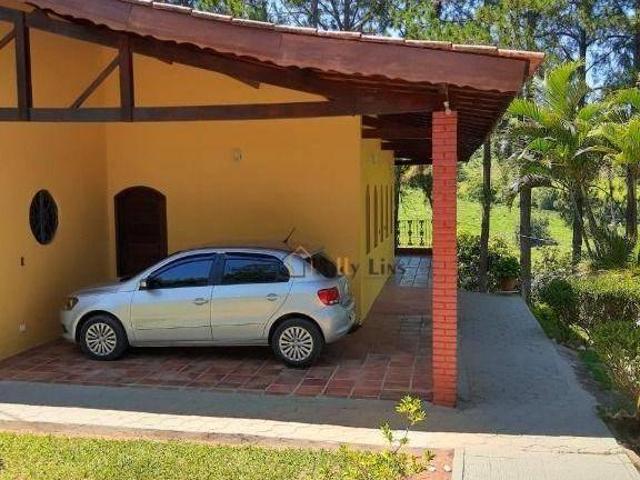 Maravilhosa chácara a venda na cidade de Socorro/SP, com área total de 13.000m². Com 03 dormitórios