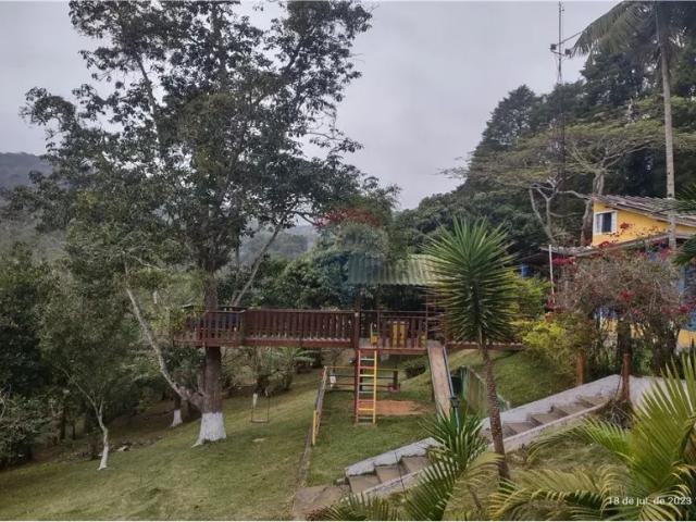 Maravilhosa Chácara com 12 mil m² de área verde e lazer