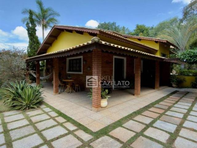 Maravilhosa Chácara em Condomínio com 4 dormitórios, sendo 2 suítes à venda, 3 m² por R$ 1.760.000