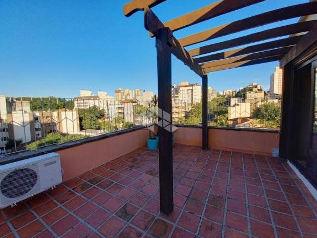 Maravilhosa cobertura duplex na Portugal, com vista perene, rodeada de prédios baixos