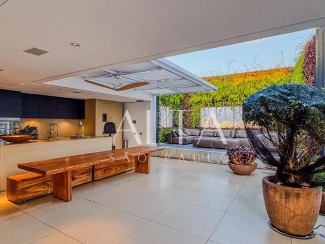 Maravilhosa Cobertura duplex à venda no Campo Belo, com 530m², 4 suítes e 6 vagas