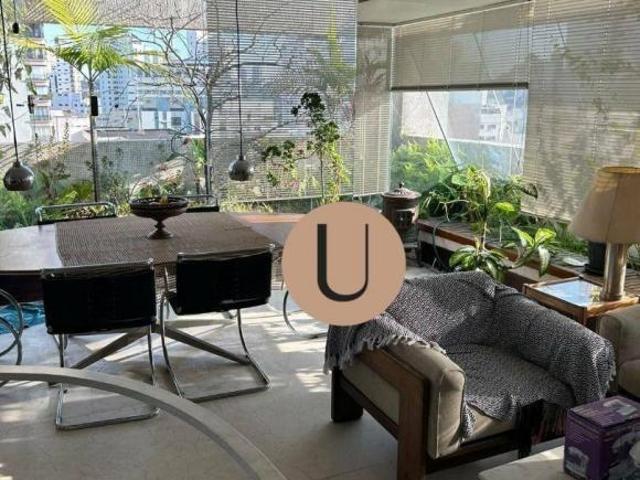 Maravilhosa cobertura duplex para reforma em Higienópolis