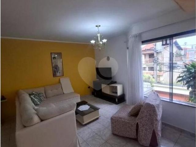 Maravilhosa e encantadora Casa Residencial em rua tranquila no Bairro de Vila Aurora