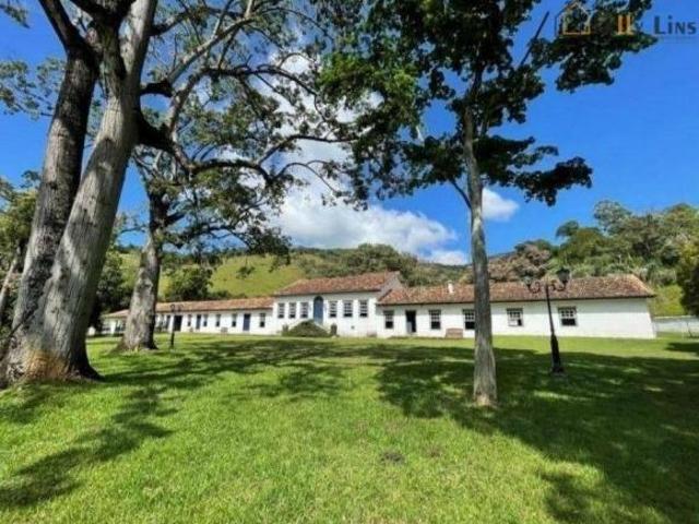 Maravilhosa fazenda à venda em Taubaté /SP com 269 alqueires pta, lindíssima casa sede construída em