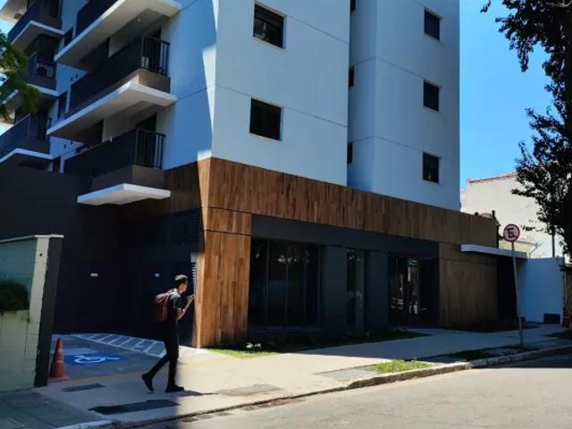 Maravilhosa Loja comercial com pé direito duplo Pinheiros by Passarelli