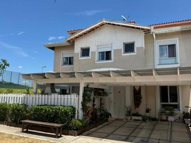 Maravilhosa residência de 3 dorm, Porteira Fechada, no Condominio dos Pássaros