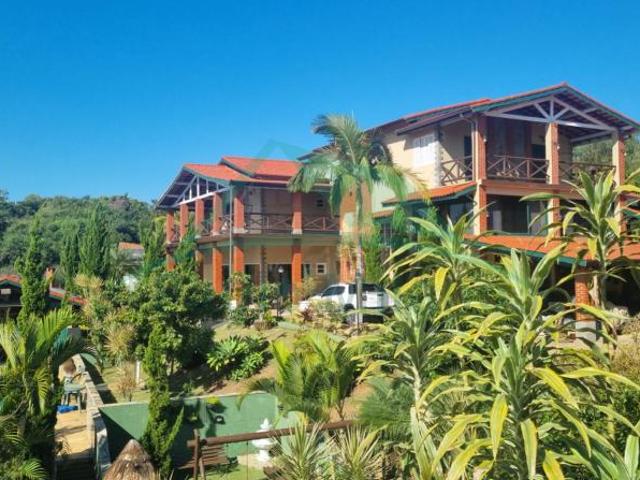 Maravilhosa Residência em Condomínio Fechado