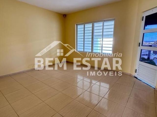 MARAVILHOSO TRIPLEX COM 168M², AMPLO TERRENO, AO LADO DO BOSQUE