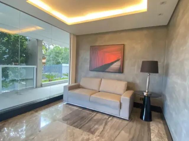 Maravilhoso apartamento um por andar no Real Parque totalmente reformado!