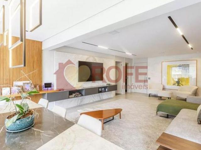 Maravilhoso apartamento à venda,em Moema com 149 m2, 3 suítes!