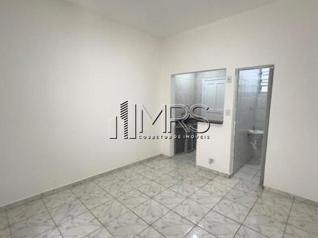 Maravilhoso Apartamento Kitnet no Canto do Forte Praia Grande com 1 Quarto e Garagem