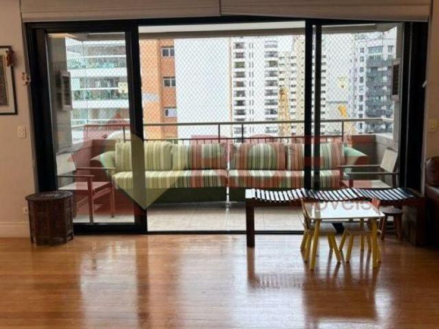 Maravilhoso apartamento no coração de Moema Pássaros com 171 mts!
