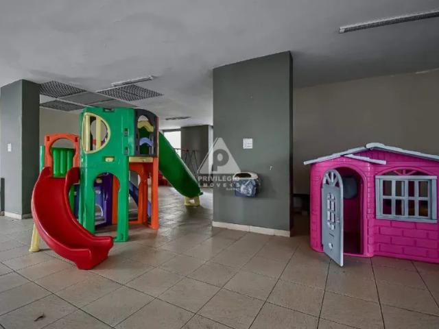 Maravilhoso dois quartos com linda vista para a lagoa