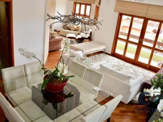 Maravilhoso imóvel com gourmet, piscina, planejados e muito verde! 370 m²