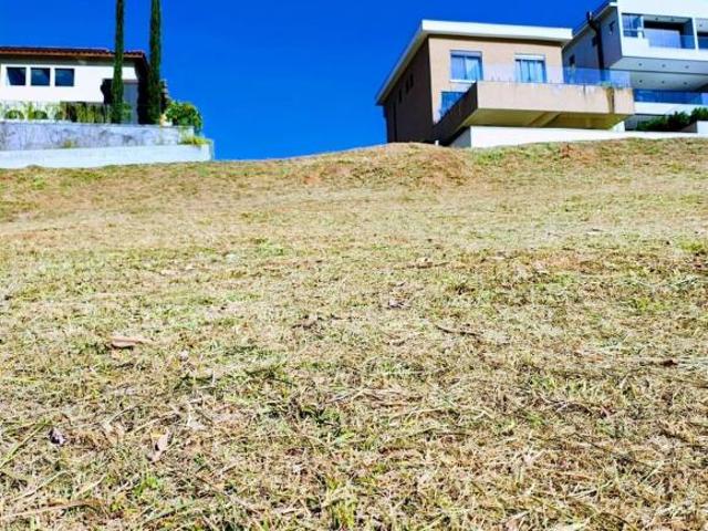 MARAVILHOSO LOTE ALPHAVILLE, PEQUENO ACLIVE COM VISTA PARA MATA