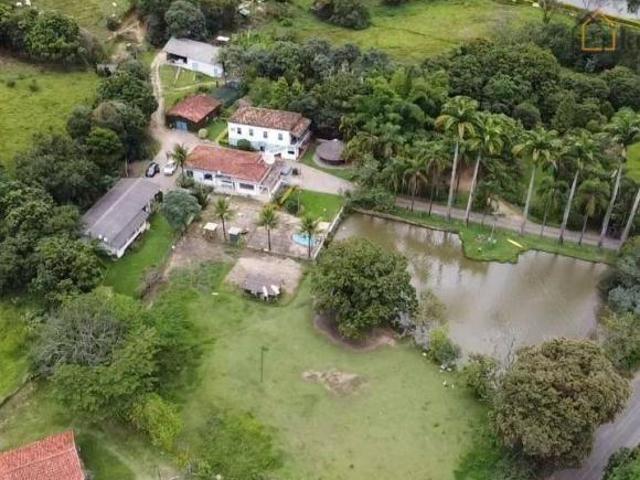Maravilhoso sítio à venda em Monte Alegre Do Sul, com 60.000m² de área total e 3.000m² de área cons