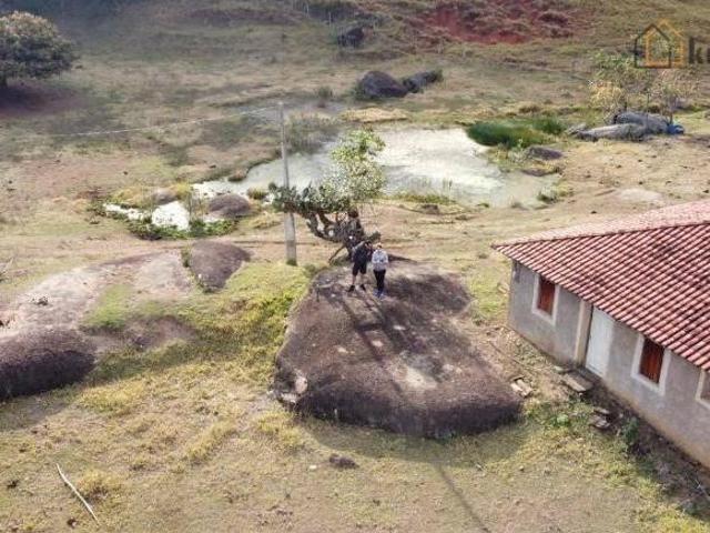 Maravilhoso sítio de 10 alqueires, à venda, na divisa de Socorro e Minas, terreno para gado com pas