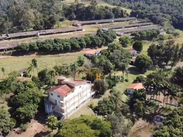 Maravilhoso sítio em Pinhalzinho/SP com 3 alqueires, 06 dormitório sendo uma suíte master, hidro, of