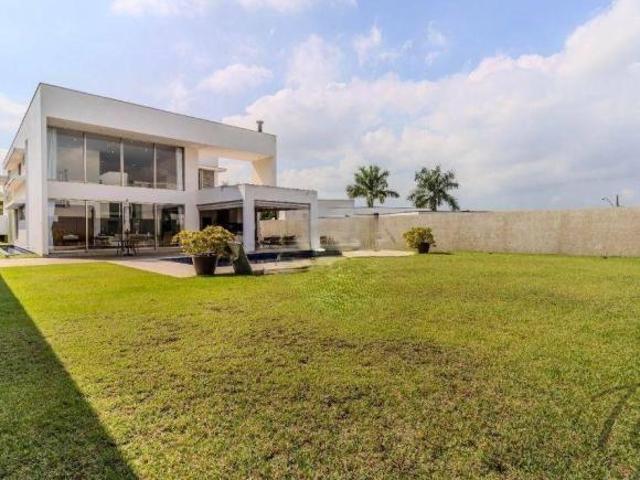 Maravilhoso sobrado, moderno e contemporâneo na Fazenda Imperial!