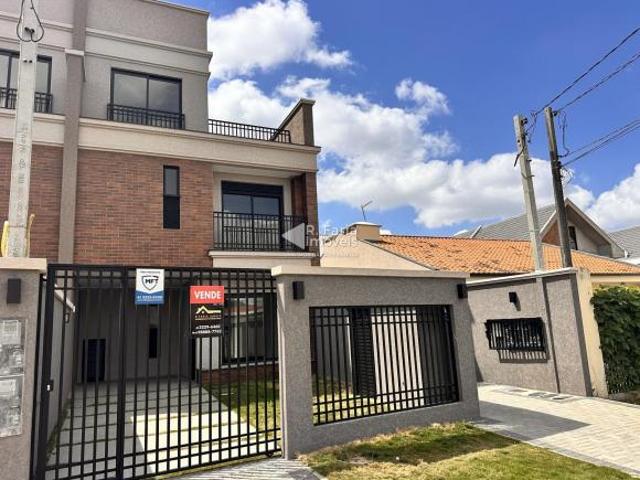 MARAVILHOSO SOBRADO NO XAXIM COM AMPLO TERRAÇO