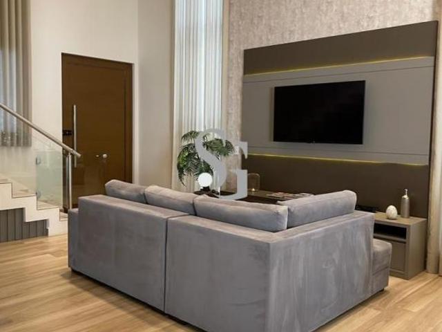 Luxuosa casa em condomínio à venda no Swiss Park, Campinas SP! 3 quartos, 3 suítes, 3 salas, 4 banhe