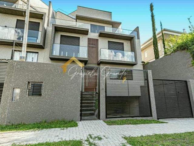 Maravilhoso Sobrado Alto Padrão à venda com 3 suítes, 180m² no Mossunguê em Curitiba