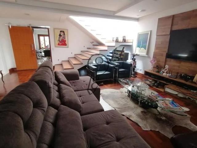Maravilhoso Sobrado, com 3 dormitórios 1 suíte quintal, escritório, Spa, 3 vagas de garagem à ve