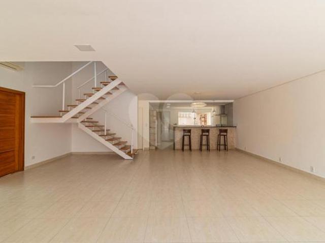 Maravilhoso Sobrado 405 m2 c/4 Suítes/4 Vagas Rua Tranquila
