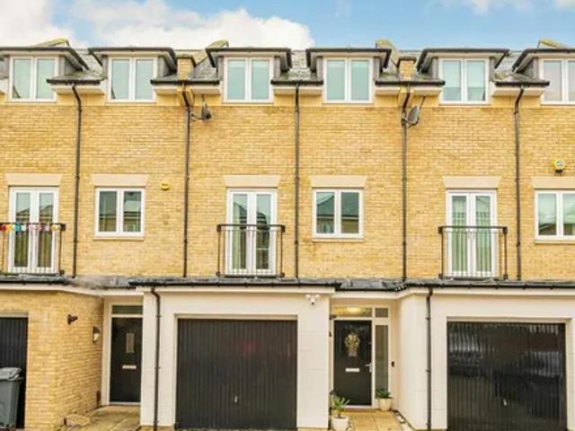 Marbaix Gardens, London, TW7 4FD, United Kingdom | 5 bed house for rent #138595011 | Rentberry