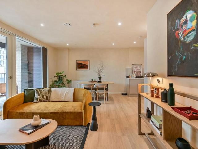 Marble House, Hayes and Harlington. 1 bed flat to rent £1,955 pcm £451 pw