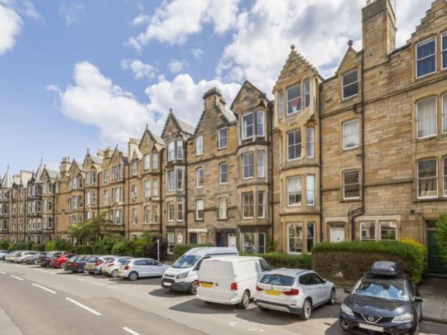 Marchmont Crescent, Edinburgh, EH9 1HF 3 bed flat to rent £2,400 pcm £554 pw