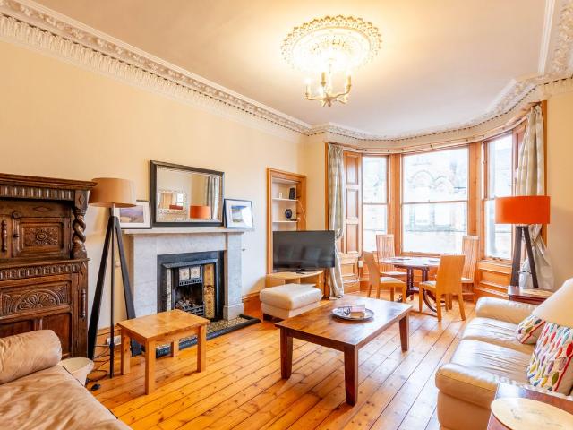 Marchmont Crescent, Edinburgh EH9, 2 bed flat to rent, £1,800 pcm | PrimeLocation