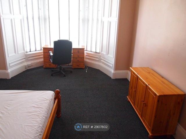 Marchmont Crescent, Edinburgh EH9, 3 bed flat to rent, £2,300 pcm | PrimeLocation