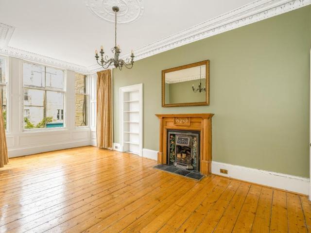Marchmont Crescent, Marchmont. 3 bed flat to rent £2,100 pcm £485 pw