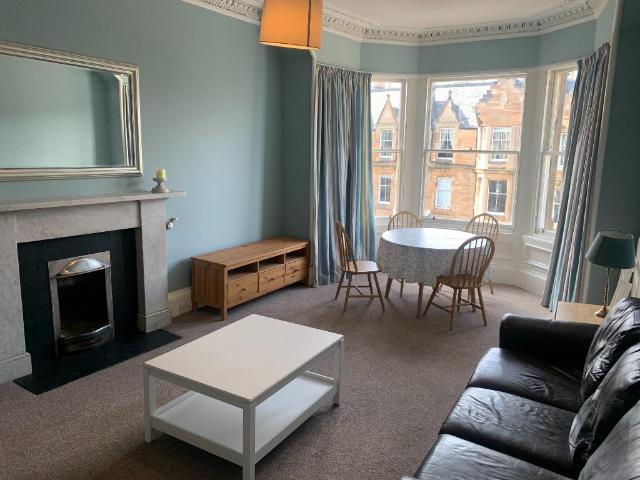 Marchmont Crescent, Marchmont. 3 bed flat to rent £2,325 pcm £537 pw