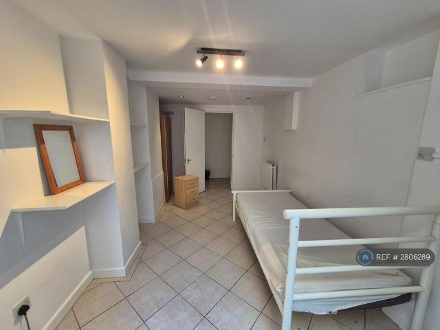 Marchmont Street, London, WC1N 2 bed flat to rent £2,275 pcm £525 pw