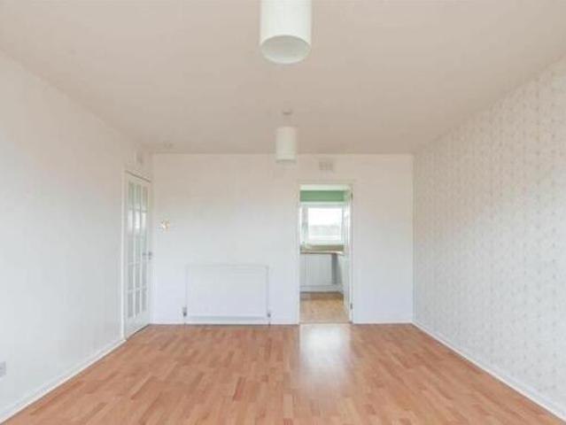 Marchbank Gardens, Balerno, 2 Bedroom Flat