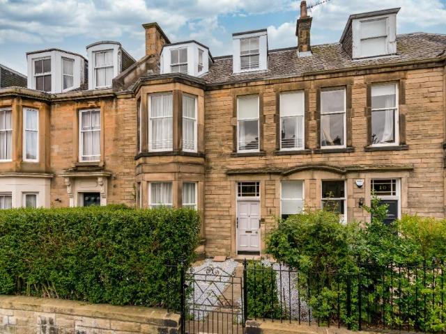 Marchhall Crescent, Newington. 3 bed flat to rent £2,640 pcm £609 pw