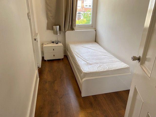 Marchwood Crescent, Ealing W5, 1 bed flat to rent, £700 pcm | PrimeLocation