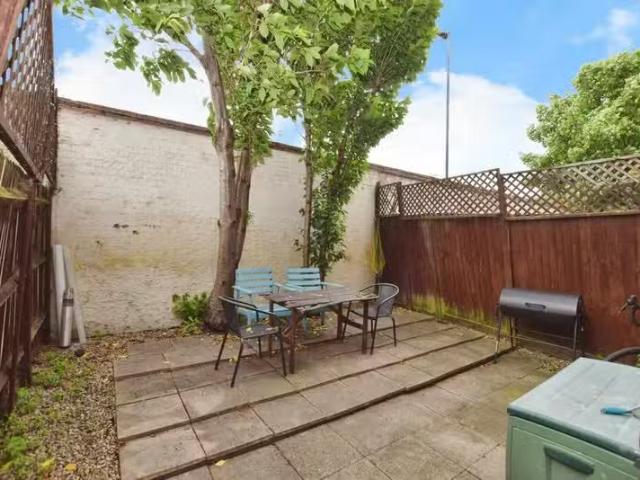 Marcia Road Southwark SE1 4 bed townhouse to rent £4,200 pcm.