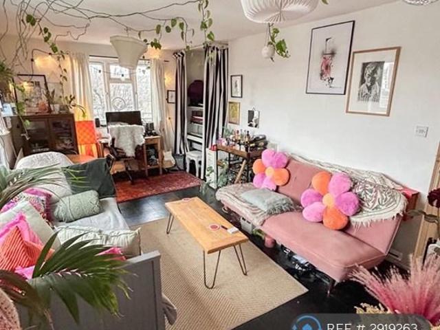 Marcon Ct, Hackney, E8 2 bed flat to rent £2,250 pcm £519 pw