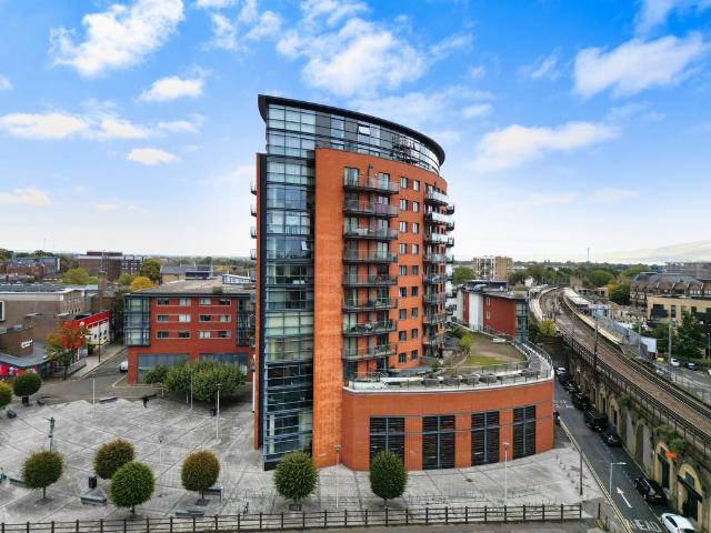 Marconi Plaza, City Centre 1 bed flat to rent £1,150 pcm £265 pw