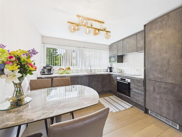 Marcourt Lawns, Hillcrest Road, Ealing W5, 3 bed flat to rent, £3,100 pcm | PrimeLocation