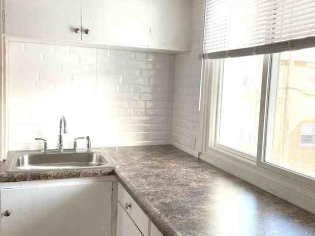 Marcy Court 1 Bedroom Apartment for Rent at 3710 Marcy St, Omaha, NE 68105 Pacific Leavenworth